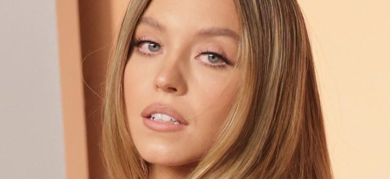 Sydney Sweeney Announces She's 'Single' In Underwater Bikini