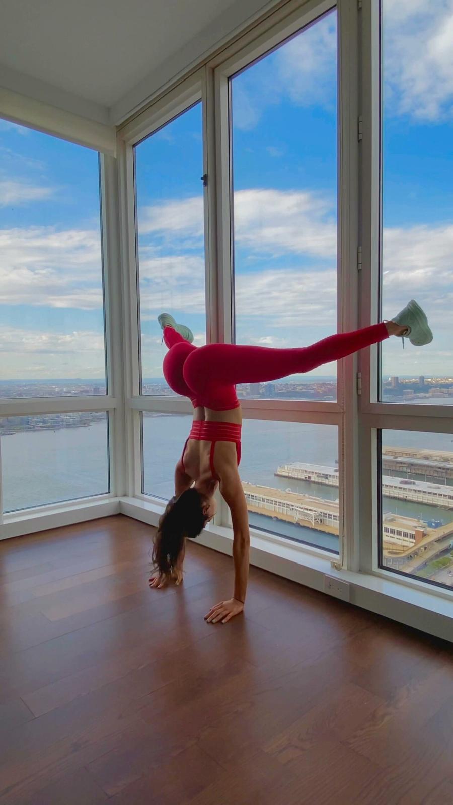Jen Selter Lets Her Booty Jiggle In Festive Red Leggings
