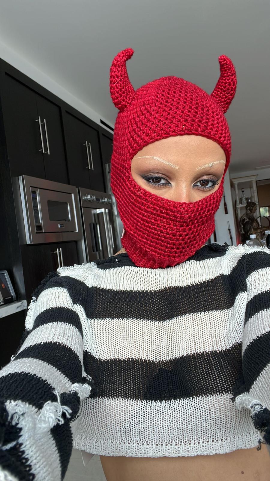 Doja Cat Disses Her "Kittenz" So Top Fan Accounts Shut Shop