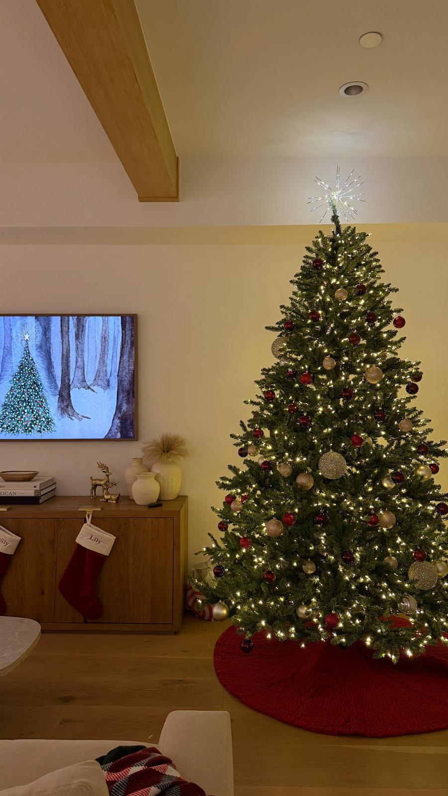 Emily Elizabeth Teases Her 'Christmas Tree' After Post-Thanksgiving Selfie