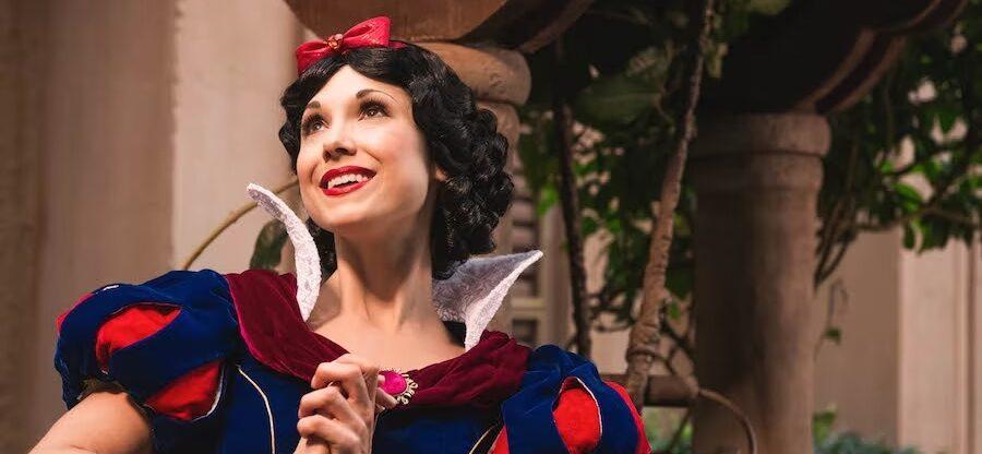 Fans Say Dopey Ripping Off Snow White's Arm Is A 'Ghetto Disney' Moment