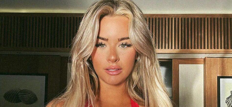 Emily Elizabeth In Her Cheeky Bikini Gives The 'Million Dollar View'