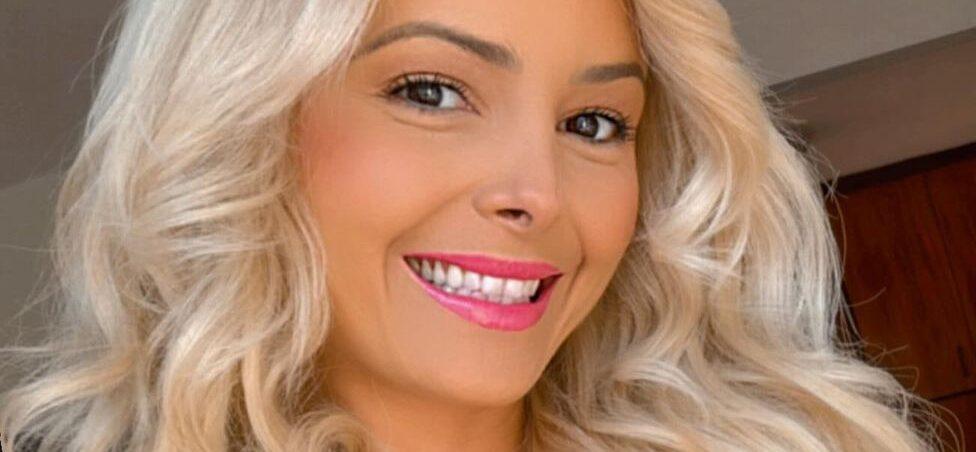 UFC Ring Girl Jhenny Andrade Bares Buns In Her Cheeky Bikini