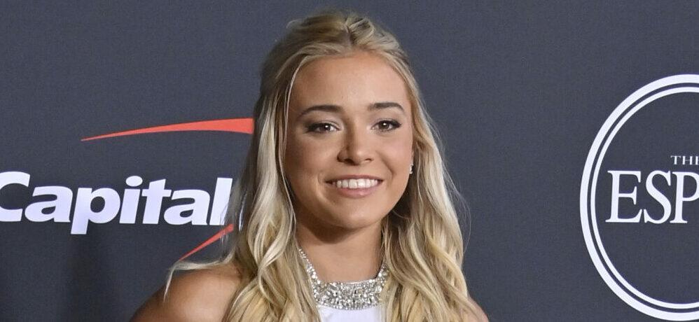 LSU Gymnast Olivia Dunne In The Locker Room Shows Off Her Abs