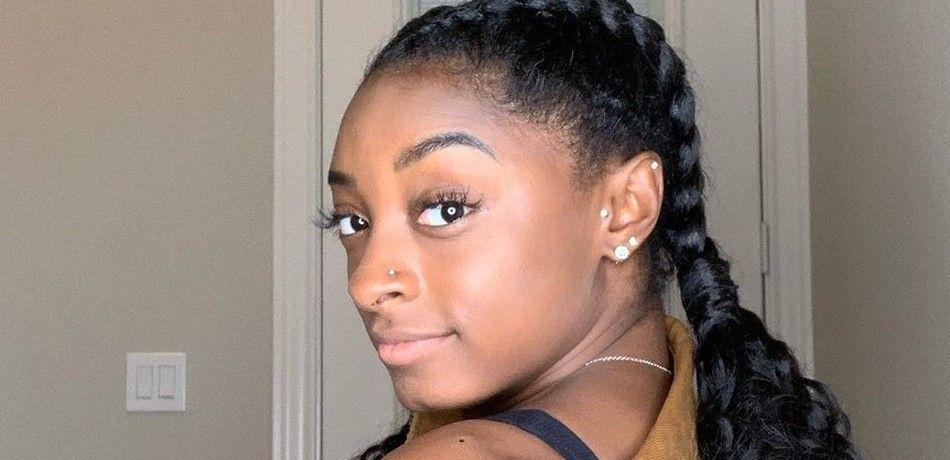 Gymnast Simone Biles Removes Chest Piercing In Lime Green Bikini - The ...