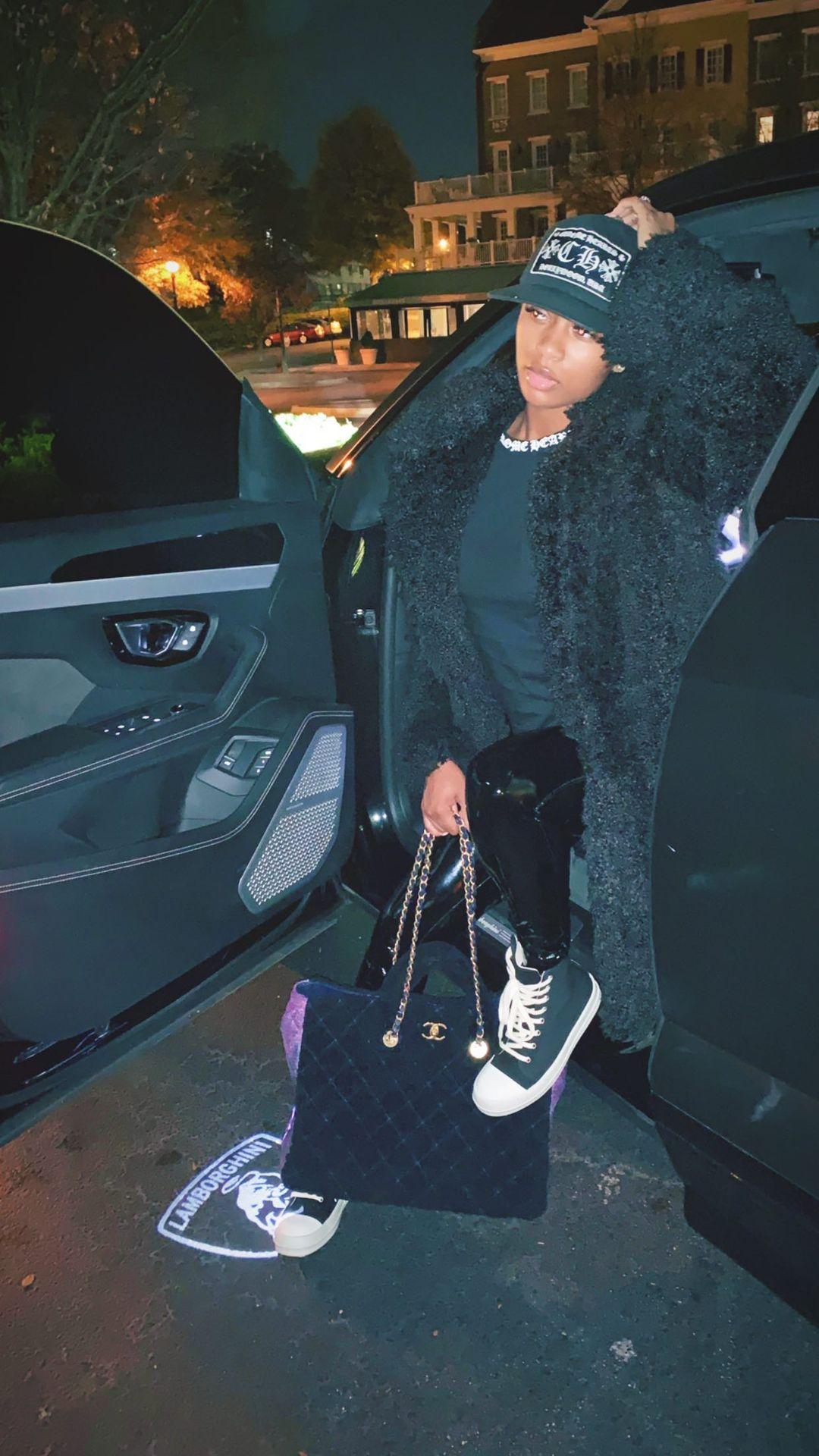 Rapper Future Throws Up Middle Finger With GF After Ex Lori Harvey ...