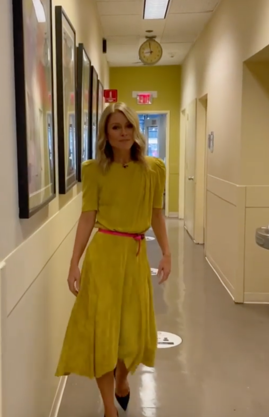 Kelly Ripa Swings Hips In Dangerous Red Stilettos - The Blast