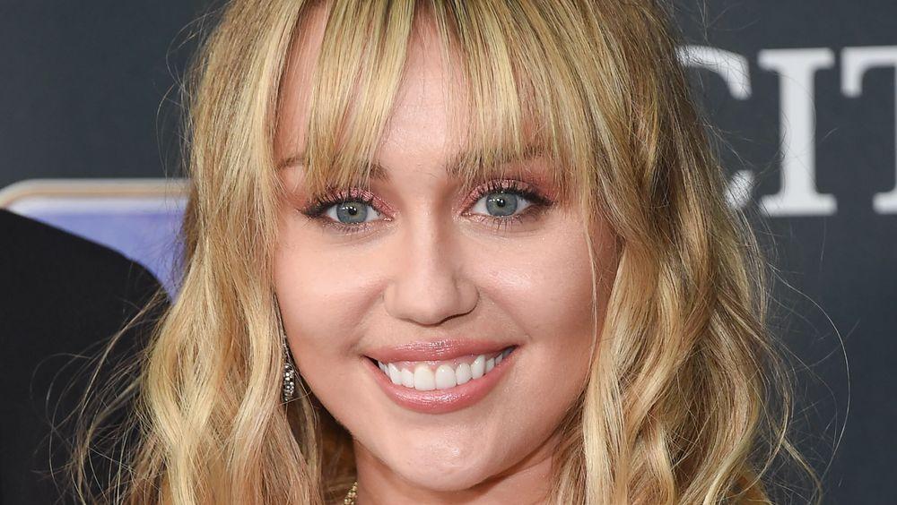 Miley Cyrus Shirtless Without Bra For Cowgirl Surprise The Blast