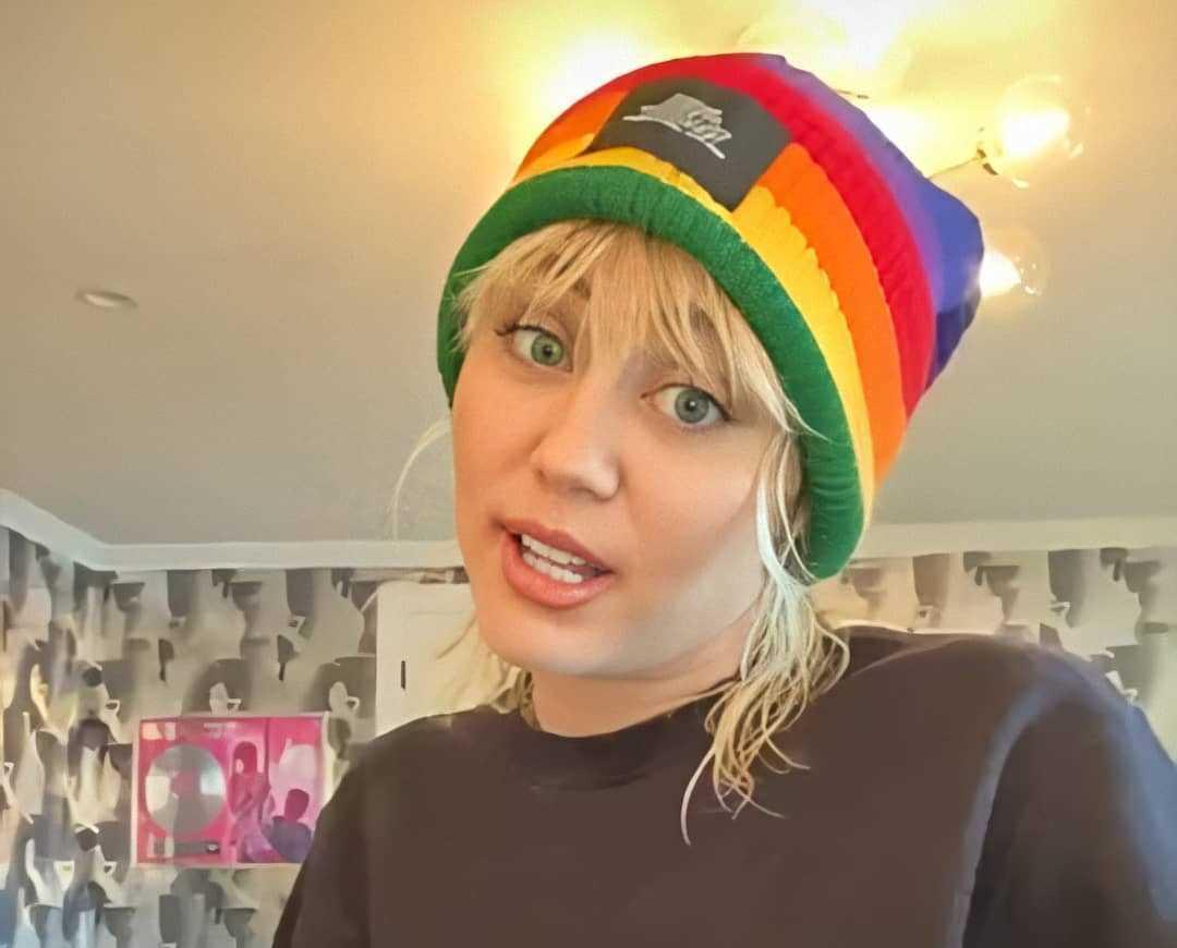 Miley Cyrus Suffers Injury In Late-Night Bath - The Blast