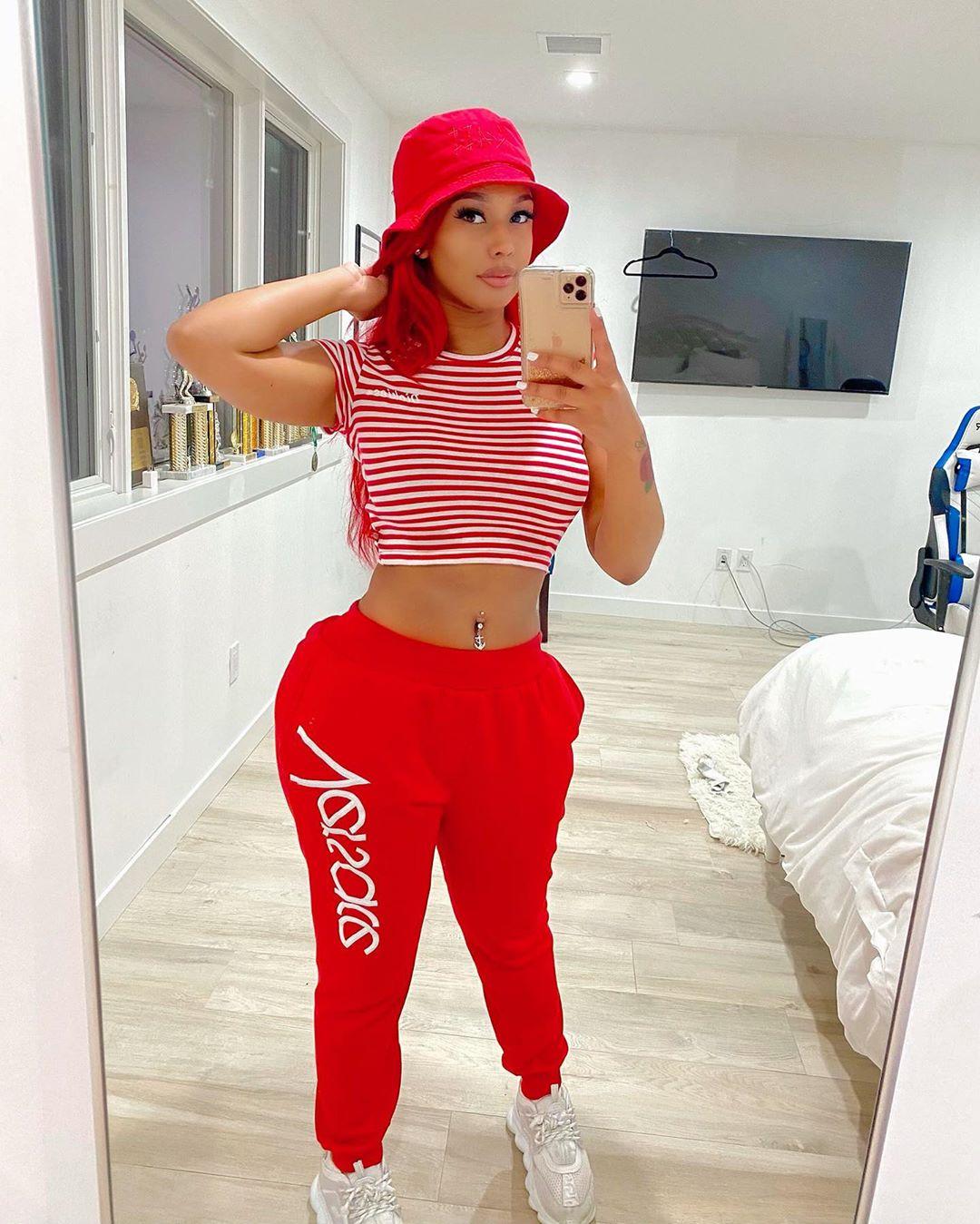 Tekashi 6ix9ine's Girlfriend Shows Bedroom Versace Curves While Calling ...