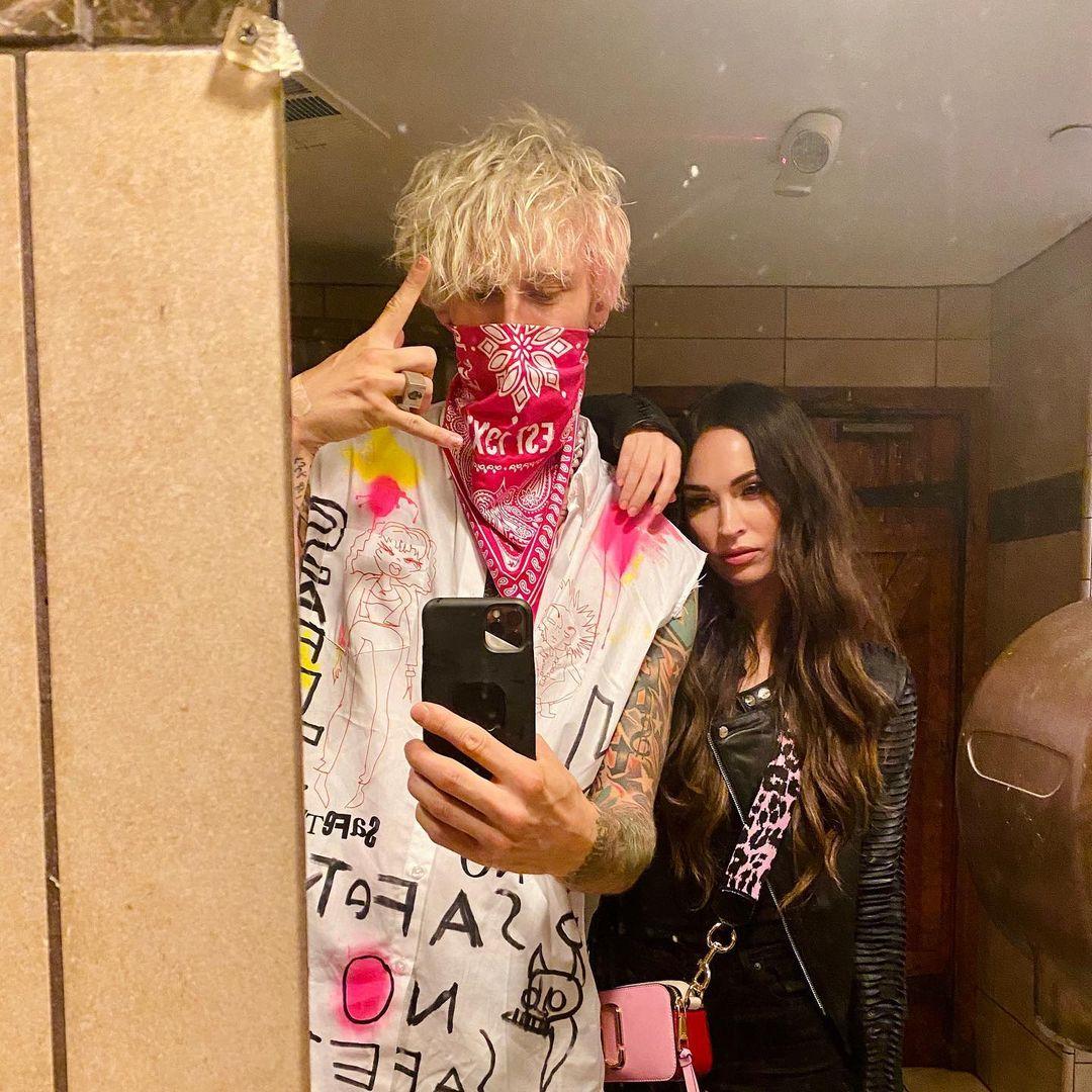 Machine Gun Kelly Shows Off Impressive Gun Spinning On Set Of New ...