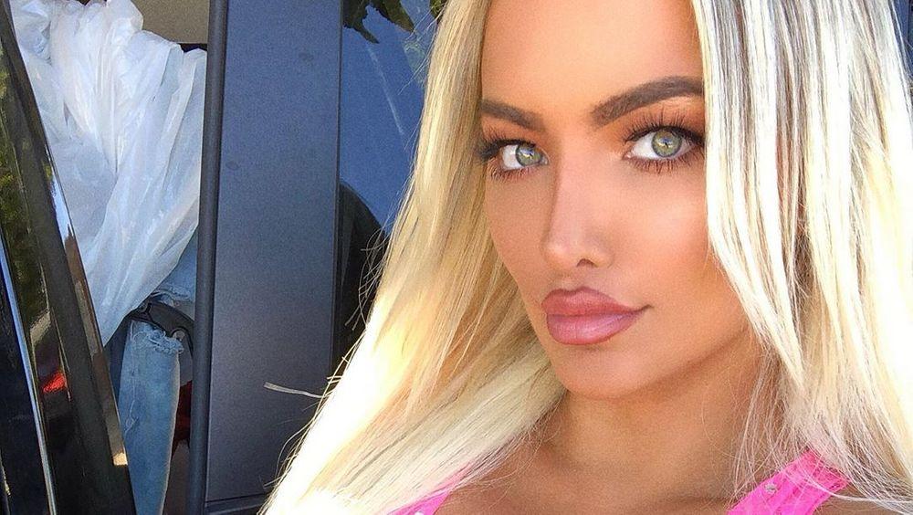Lindsey Pelas Exposed In Unbuttoned Shirt From Her Backyard: 'Good ...