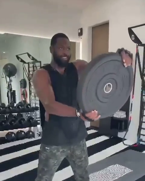 Dwyane Wade Shows Off Ripped Retired Physique, Promises More Shirtless ...