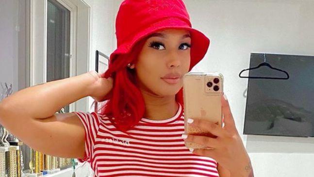 Tekashi 6ix9ine's Girlfriend Shows Bedroom Versace Curves While Calling ...