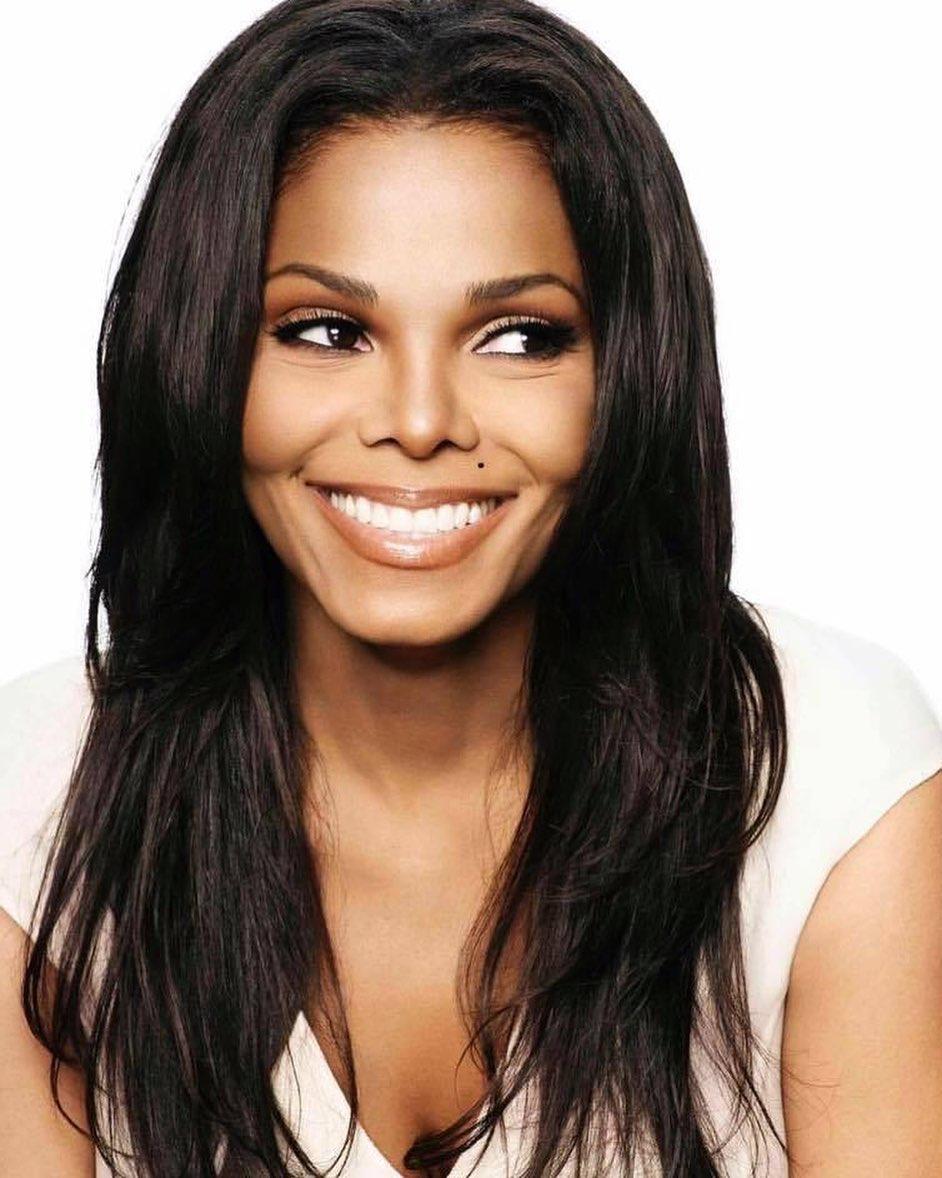 Janet Jackson Spreads 'Love & Light' With Beautiful Smiling Selfie ...