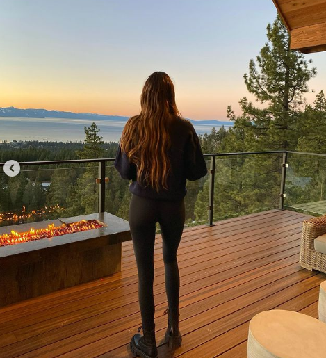 Kendall Jenner Flaunts Massive Thigh Gap With 360 Views On Balcony