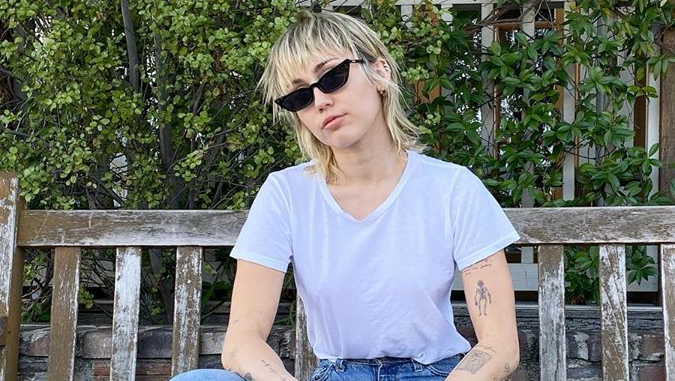 Miley Cyrus Debuts Rockin' New Look: Check Out Her Mullet! - The Blast