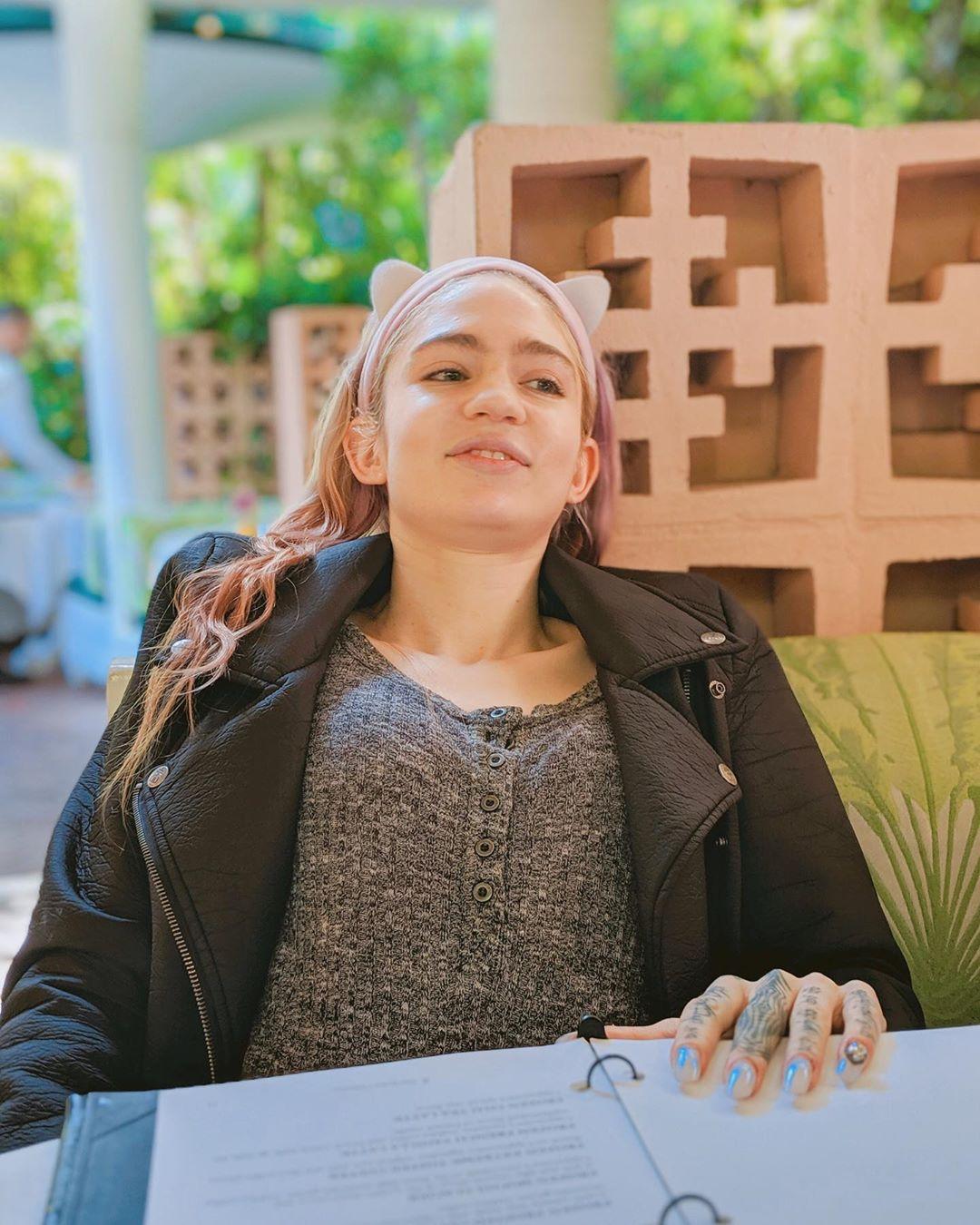 Pregnant Grimes Looks Ready To Pop In ‘Chubby Fairy’ Selfie - The Blast