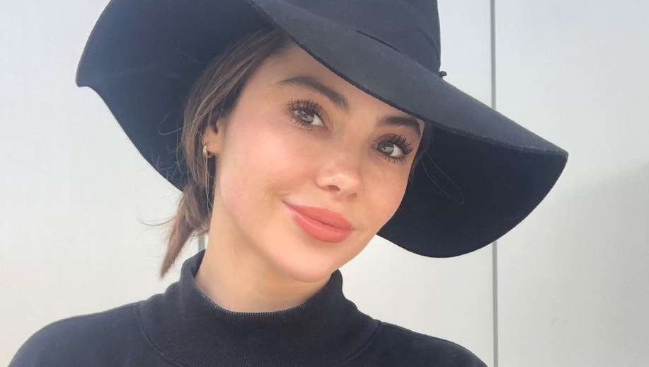 Gymnast McKayla Maroney All Legs After Too Many Fries - The Blast