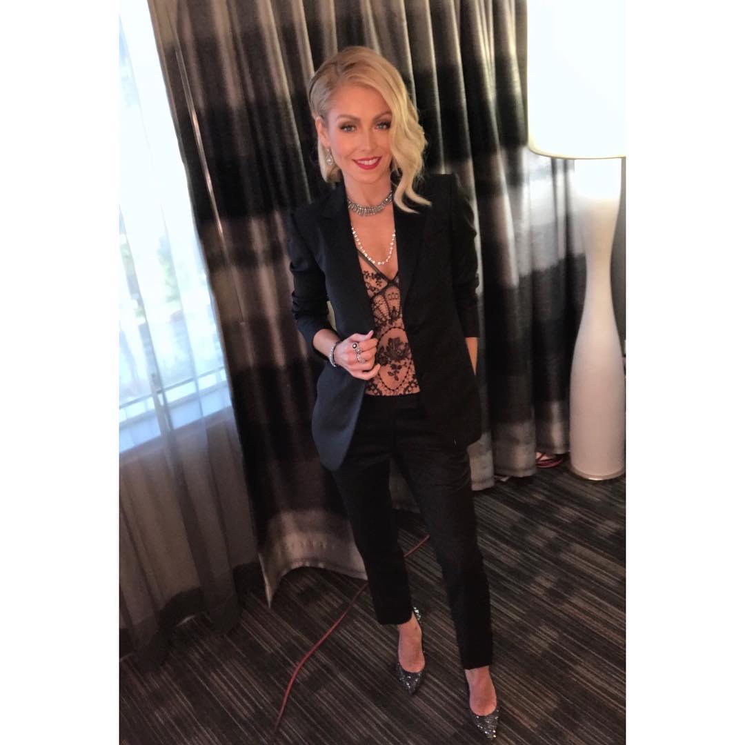 Kelly Ripa's Tiny Figure Explodes Out Of Skintight Pencil Skirt - The Blast